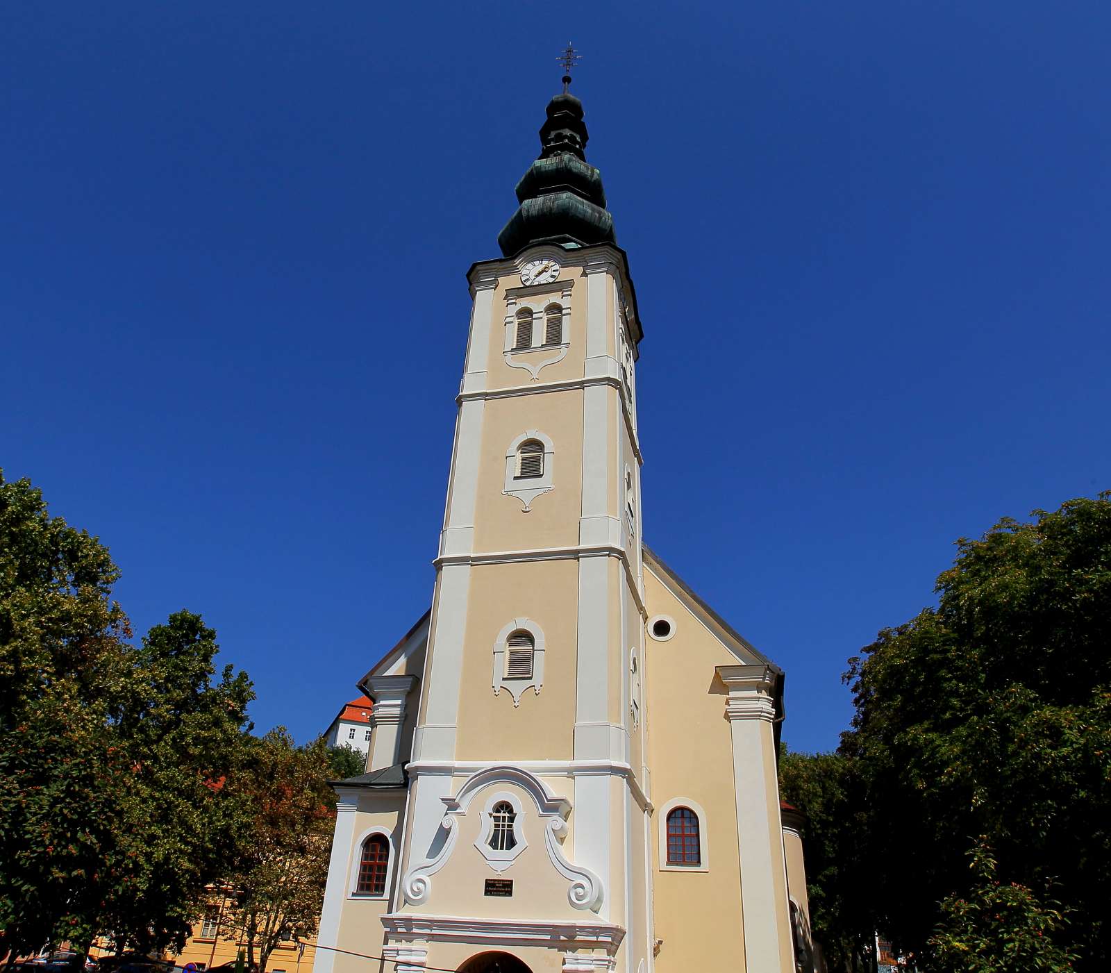 Katoliška cerkev v letu 2021 zabeležila 543.300 ur prostovoljnega dela ...
