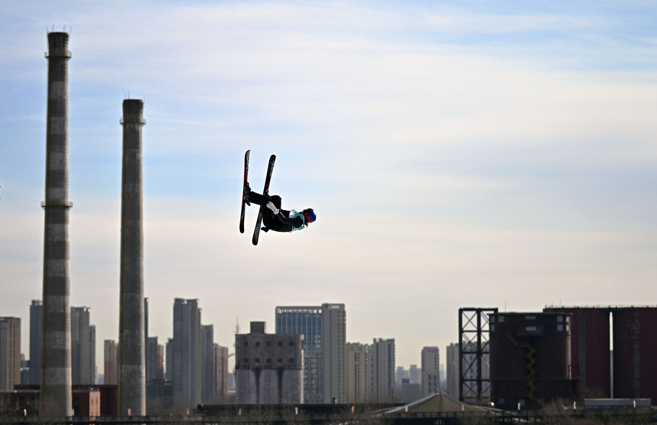 Prizorišče za akrobatske skoke kar sredi nekdanje pekinške industrijske ...