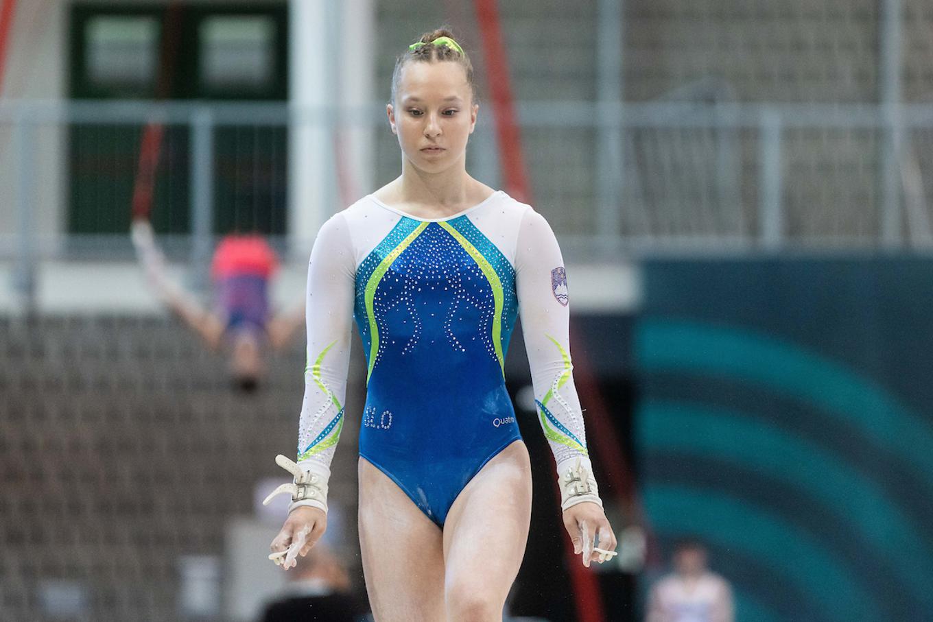 Zala Trtnik popoldne v finalu na dvovišinski bradlji – Megafon