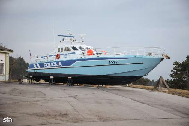 Na javno naročilo za nov policijski patruljni čoln prispela ena ponudba ...